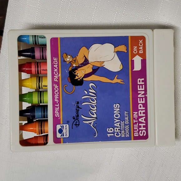 Golden Disney | Accents | 99s Disneys Aladdin Crayons Set 16 Sharpener ...